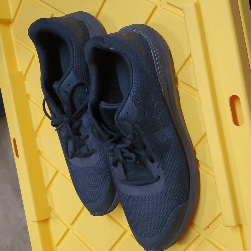 Under Under Armour Surge Running Shoe Gem
